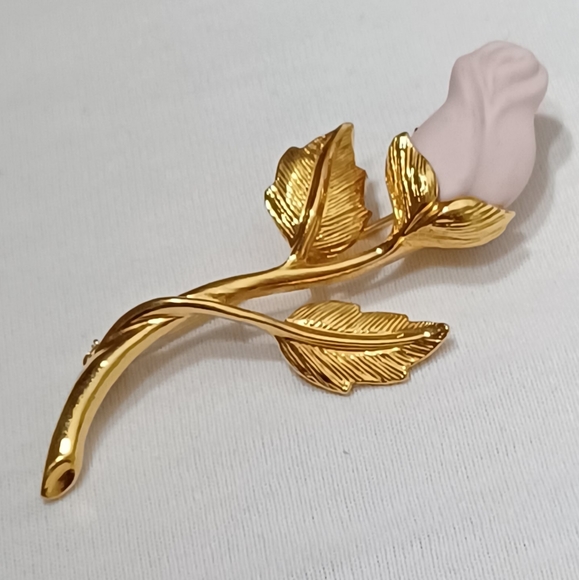Avon | Jewelry | Vintage Avon Ceramic Rose Brooch | Poshmark